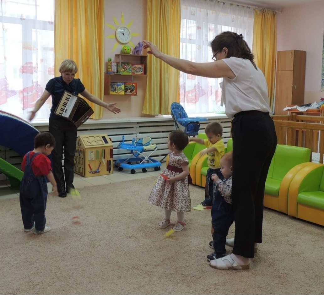 A puppet show based on the Russian folk tale "Turnip" for the children ...