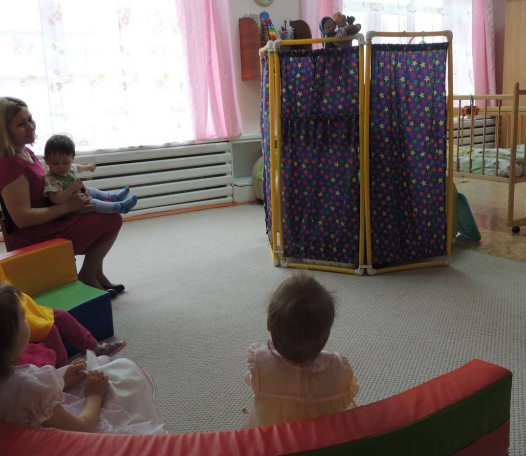 A puppet show based on the Russian folk tale "Turnip" for the children ...